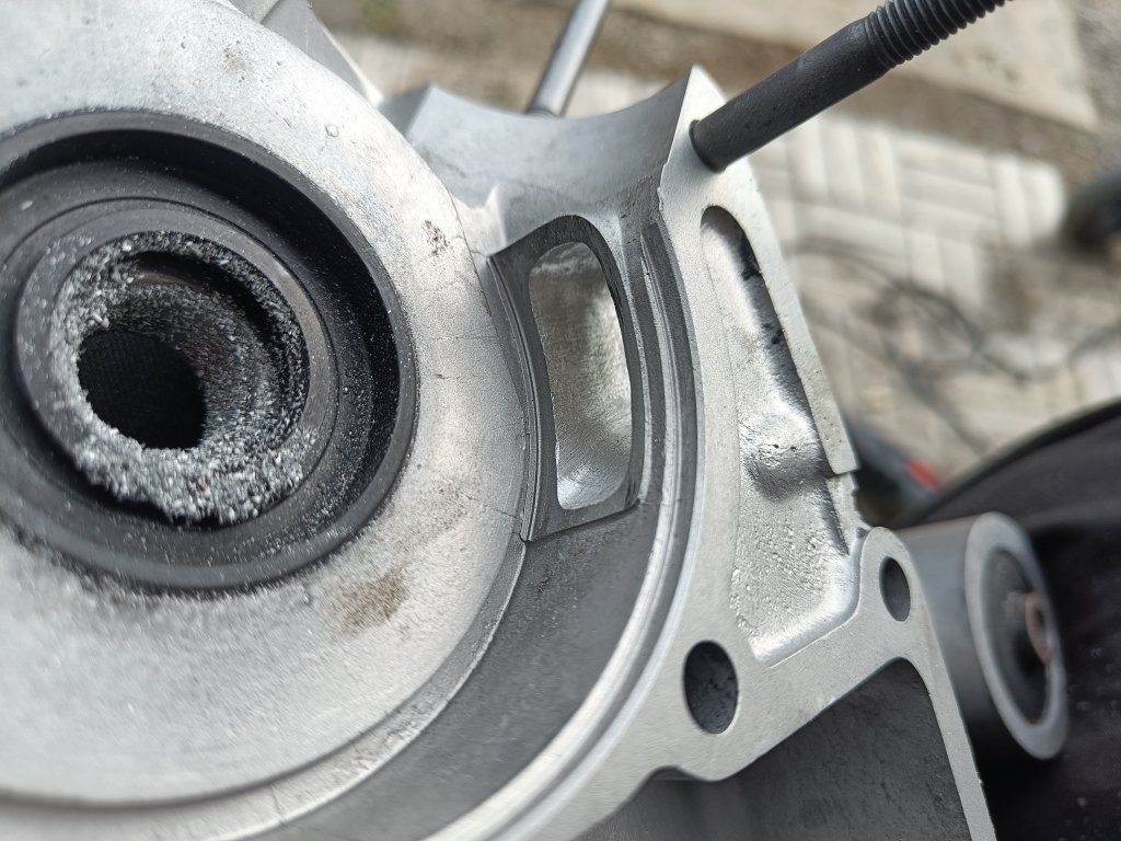 Modern Vespa : Vespa smallframe rotary-intake porting